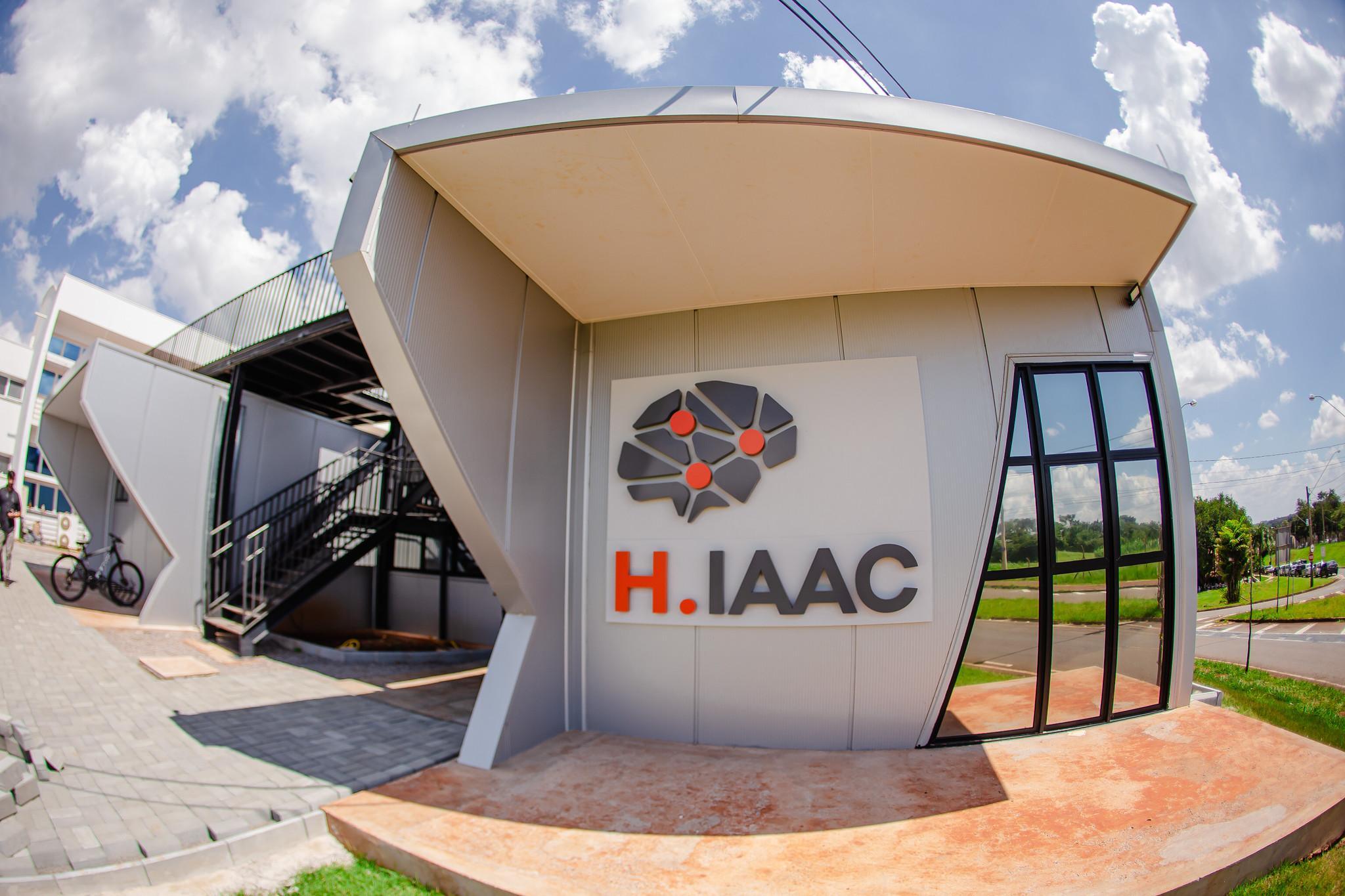 Ministra Luciana Santos visita Hub de Inteligência Artificial e Arquiteturas Cognitivas (H.IAAC ...